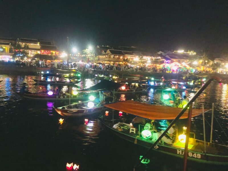 Hoi An: Hoai River Boat Trip by Night and Floating Lantern - A Closer Look at the Experience