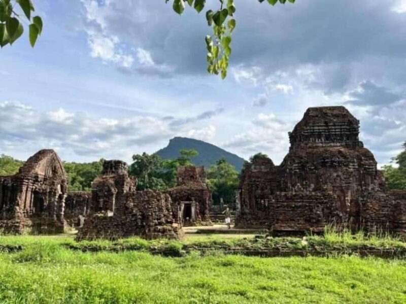 Hoi An: My Son Holly Land & Cruise Luxury Group Morning Tour - Lunch: Tasting Local Flavors