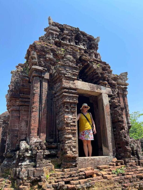 Hoi An: My Son Ruins; Bus-Boat-Cultural Show-Lunch-Guide - The Cultural Show and Lunch