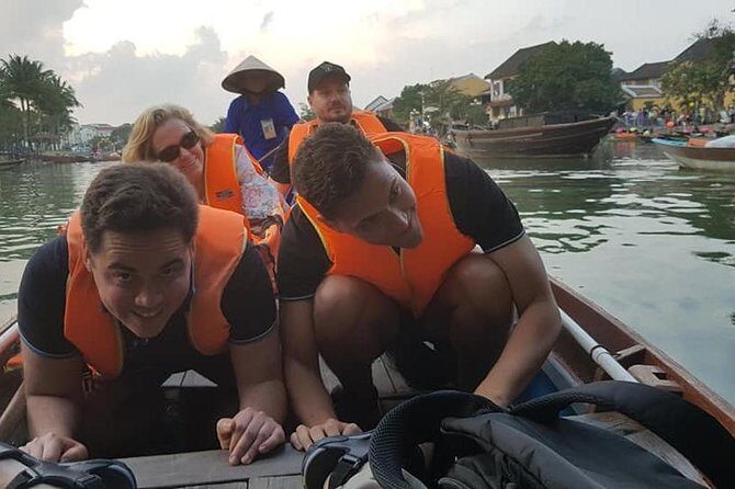 Hoi An Nightlife with Walking Tour, Night Market, Lantern Area, Sampan Boat ride - Key Points