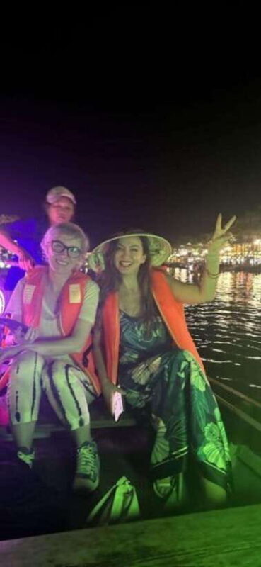 Hoi An: Private night boat Trip & release lantern on river - Key Points