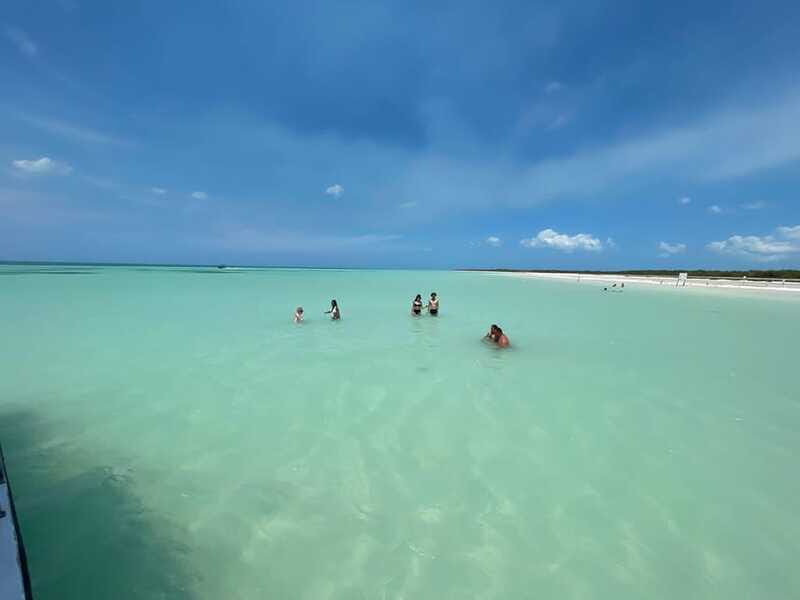 Holbox: Punta Mosquitos, Yalahau, & Pasión Island Boat Tour - FAQ