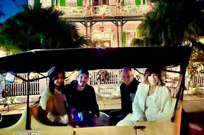 Holiday Lights Tour Christmas Carols and Cozy Treats - Who Will Love This Tour?