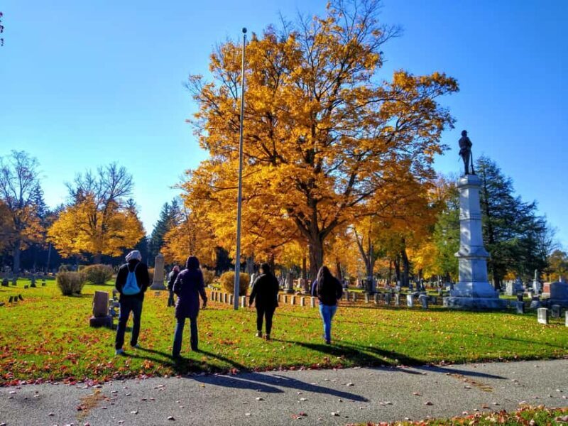 Holland: Pilgrim Home Cemetery Walking History Tour - The Group Experience