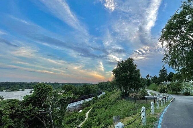 Hollywood Cemetery Hills and History - What the Guides Do Well