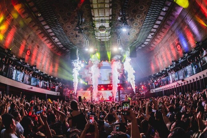 Hollywood Club Crawl in Los Angeles - Is It Worth It? The Authentic Travelers Take