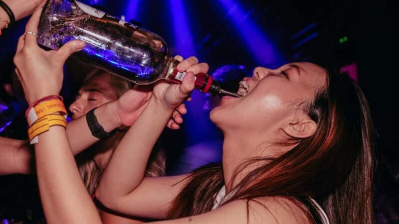 Hong Kong: #1 Pub Crawl! 3 Bars & FREE CLUB ENTRY - An Authentic Dive into Hong Kong’s Nightlife