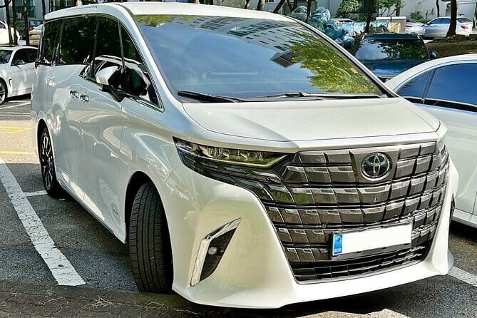 Hong Kong Airport (HKG) Transfer to Shenzhen by Toyota Alphard - Key Points