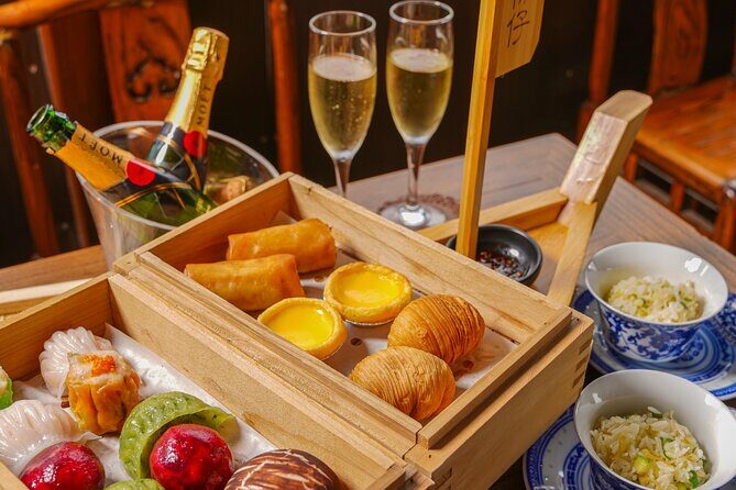 Hong Kong 'Aqua Luna' Dim Sum Cruise - Key Points