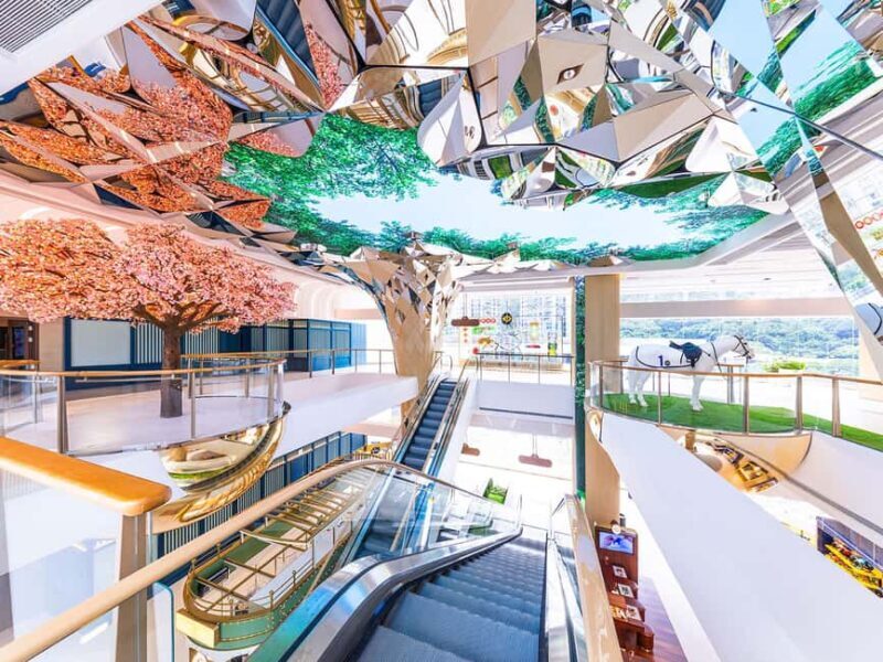 Hong Kong Jockey Club Racecourse Guided Tour with F&B - A Closer Look at the Tour Experience