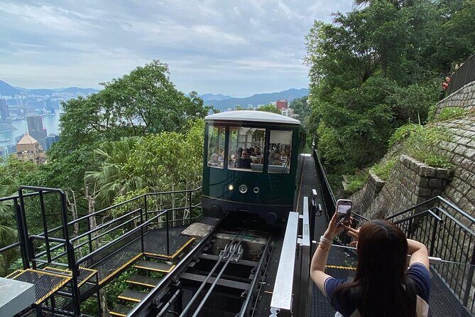 Hong Kong Peak Tram with Tour Guide/Skip the line/Fastlane - Key Points