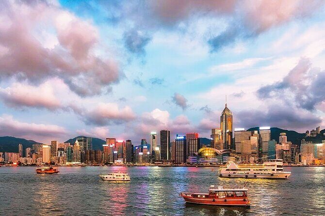 Hong Kong Private Night : Yacht + Dinner + Lights Show (15pax) - Who Should Consider This Tour?
