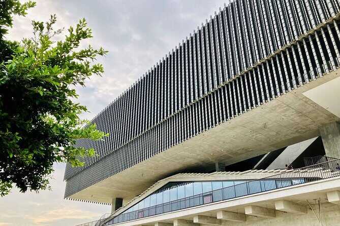 Hong Kong Private Tour in M Museum and Lai Chi Kok Trade District - Key Points