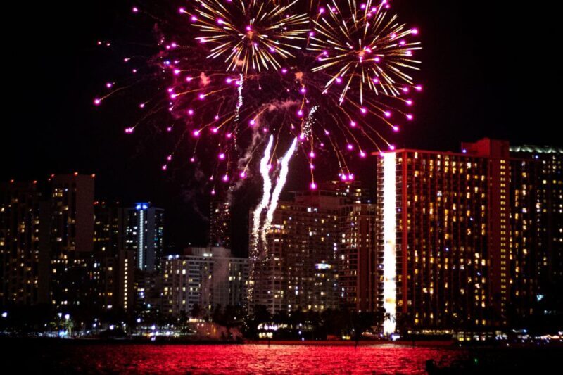 Honolulu: Friday Night Fireworks Cruise with Music - The Experience in Detail