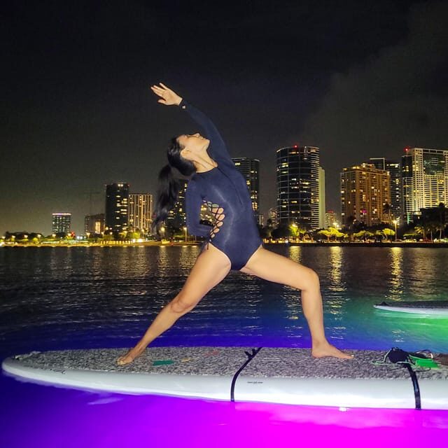Honolulu: Night SUP Yoga Class - The Experience in Detail
