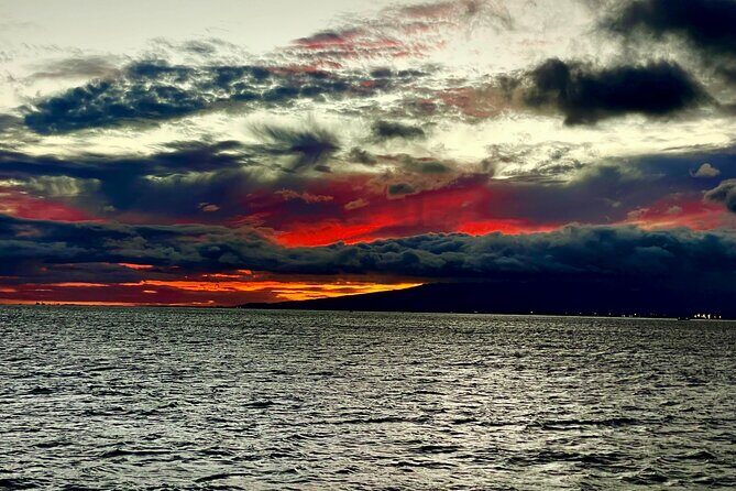 Honolulu Sunset & Friday Fireworks Dinner Cruise - Detailed Breakdown of the Experience