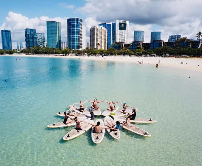 Honolulu: SUP (Standup Paddleboard) Yoga Class - Honolulu: SUP (Standup Paddleboard) Yoga Class — A Unique Blend of Balance, Calm, and Ocean Views