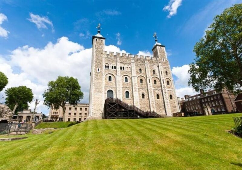 Hop on Hop off London Bus Tour & Tower of London - Who Should Consider This Tour?
