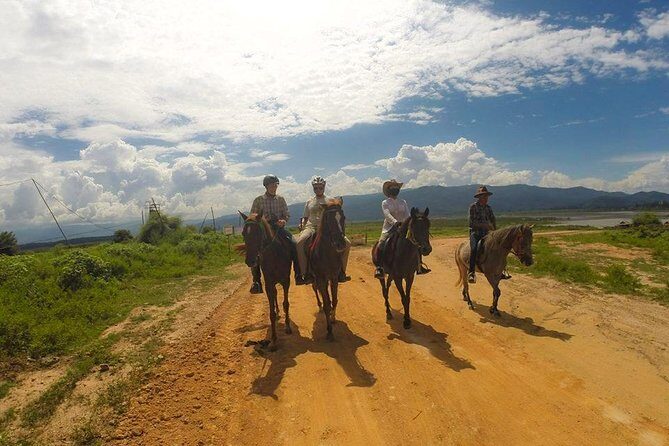 Horse Lesson+Riding+Wat Tonkwen wooden temple.Chiangmai - An In-Depth Look at This Chiang Mai Tour