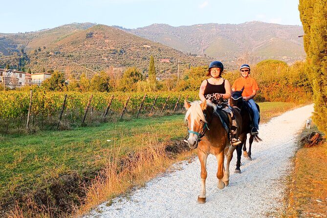 Horseback riding at sunset 1 hour at the Certosa di Pisa - Authenticity and Audience
