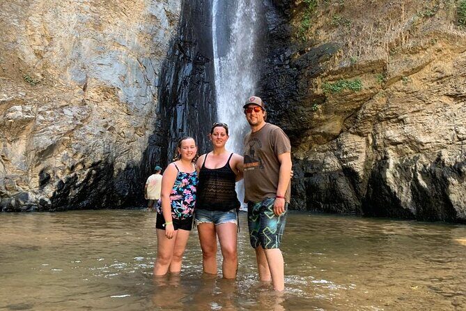Horseback riding to visit the waterfall - Authentic Experiences and Local Culture