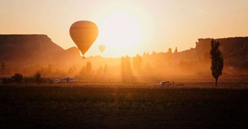 Hot air balloons in Goreme red valley - Key Points
