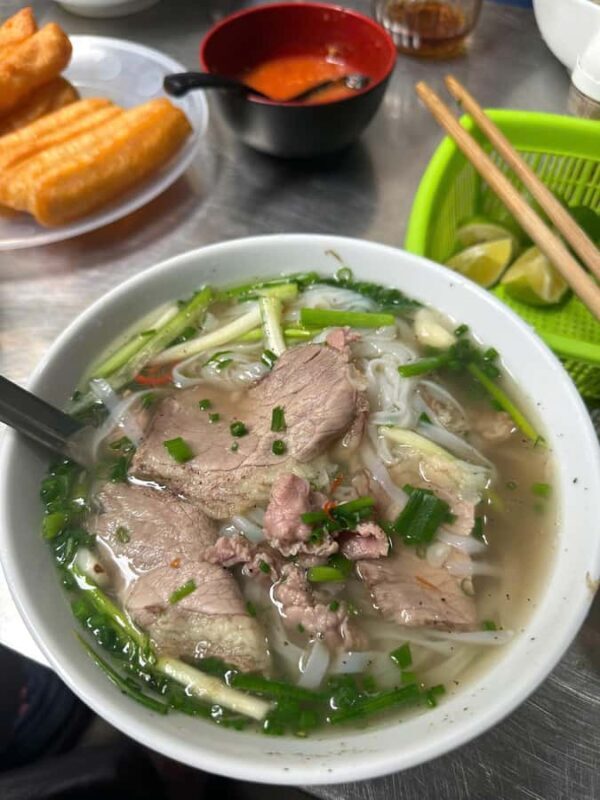(HOT) Hanoi Guided Food and Train Street Tour with Local - Key Points