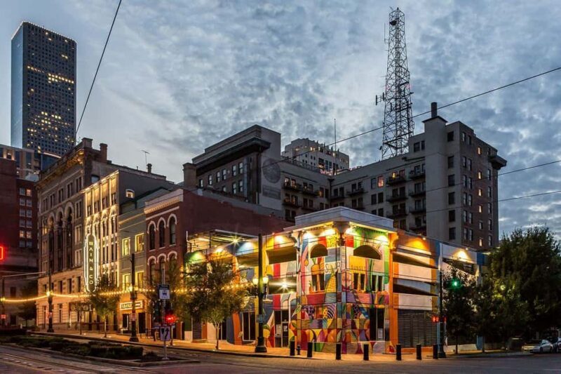 Houston: Downtown Walking History Tour - Group Dynamics and Guide Excellence