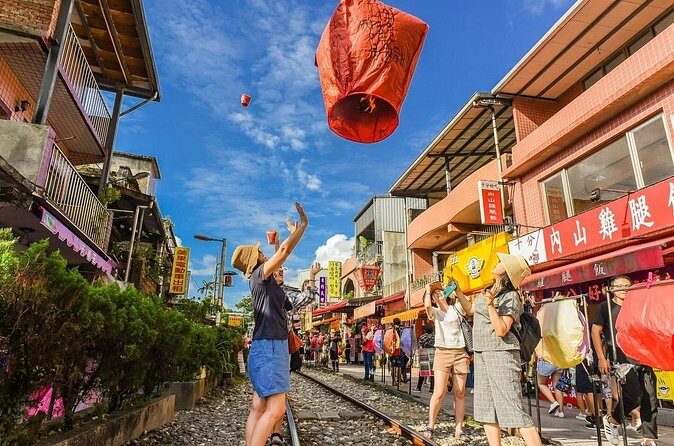 Houtong Cat Village & Jiufen A-Mei Teahouse & Shifen Day Tour - FAQ