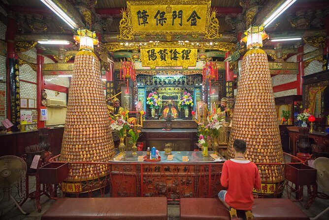 Hsinchu God Temple Fish Harbor and Zoo Private Tour from Taipei - Starting the Day: Meet in Taipei and Head North