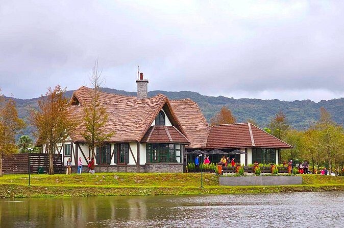 Hualien Tour in Qixingtan Beach, Liyu Lake, and Lintianshan Park - Fourth Stop: Liyu Lake (1.5 hours)