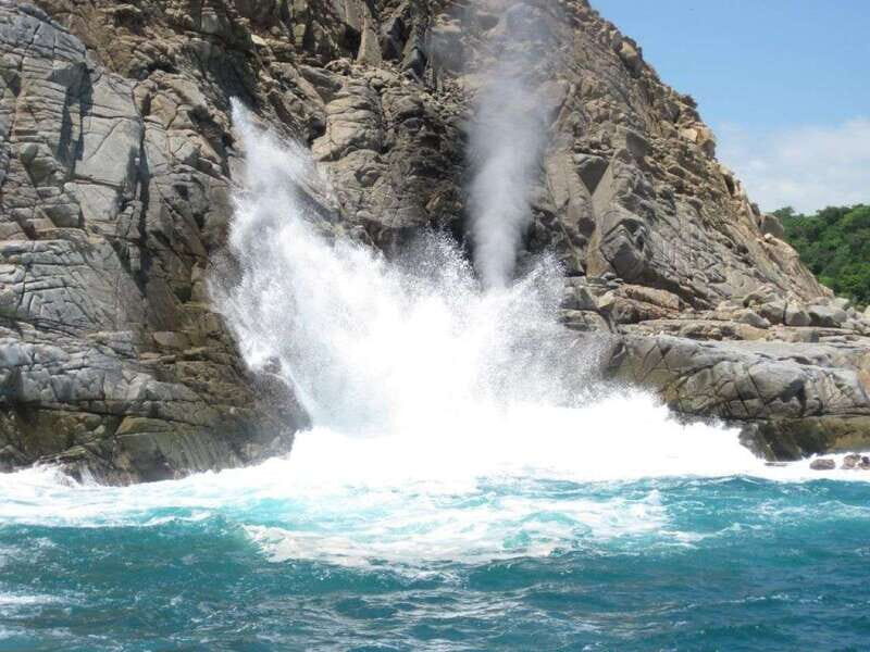Huatulco: Bays Boat Tour with Snorkeling and Hotel Pickup - Is This Tour for You?