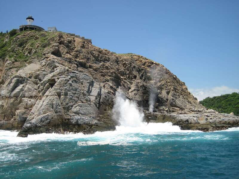 Huatulco: Premium Boat Tour with snorkel experience. - Who Should Consider This Tour?
