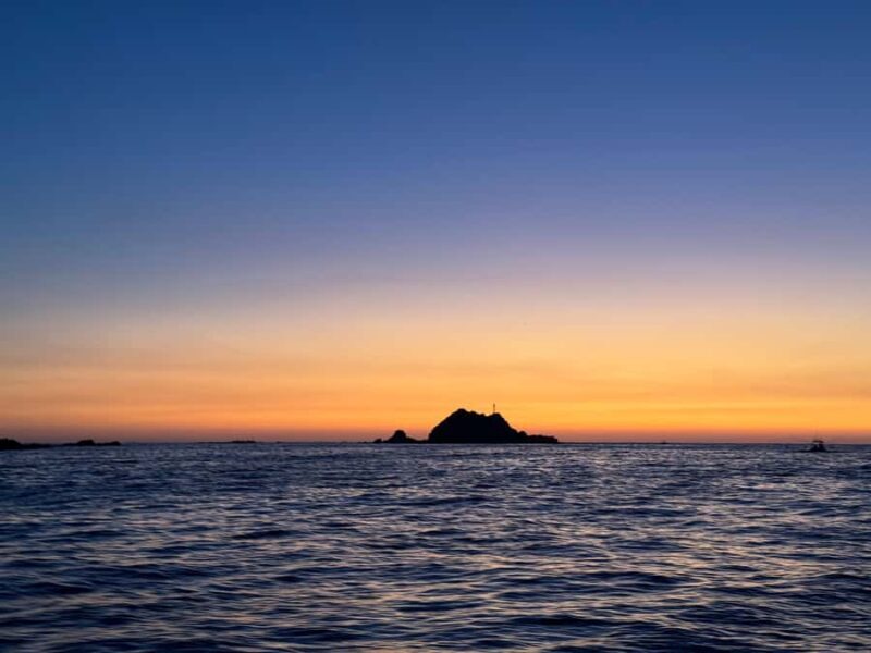 Huatulco: Sail at dawn and watch the marine life - What to Expect from the Sunrise Sailing Tour in Huatulco