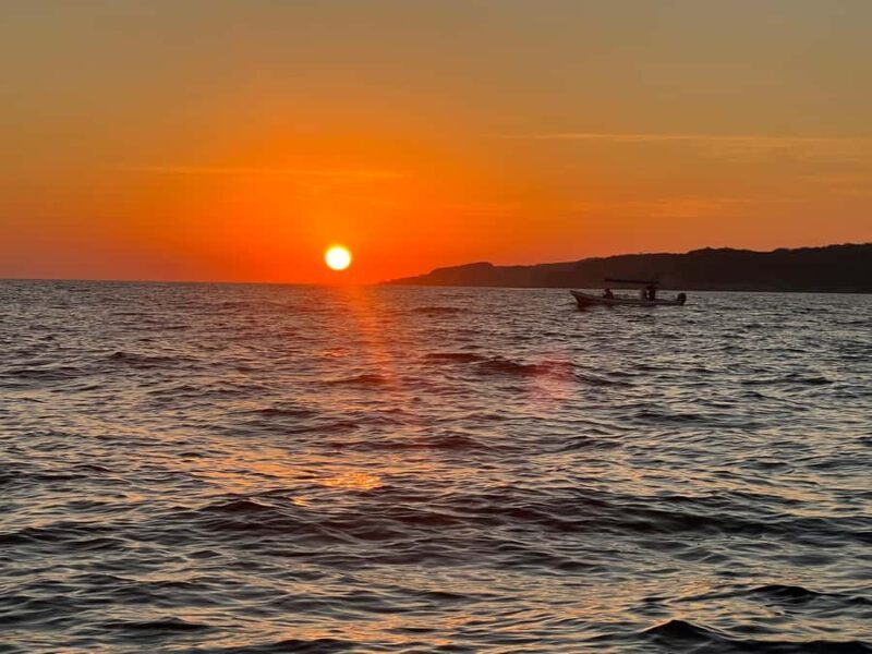 Huatulco: Sunset on a boat in the ocean - Who Will Appreciate This Tour?