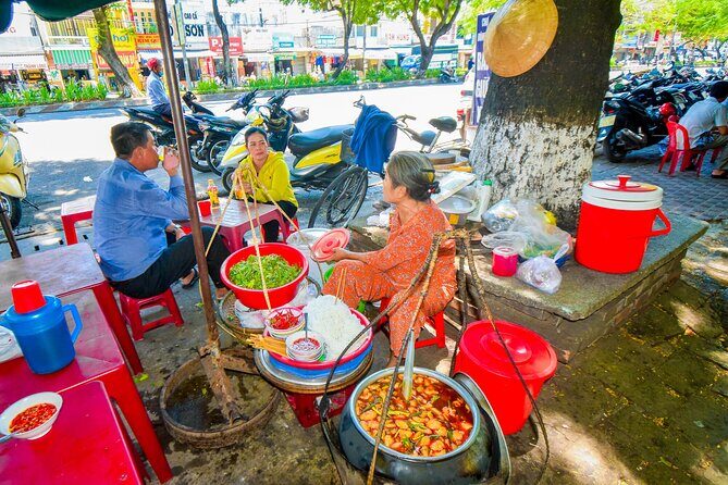 Hue Cyclo Night Adventure with Street Food and Folk Music Boat - Why This Tour Is a Great Choice for Nighttime Exploration in Hue