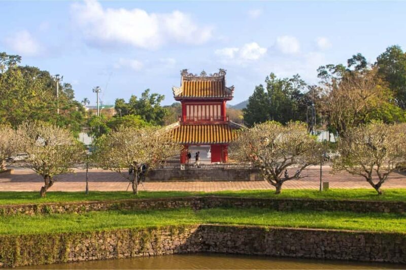 Hue: Deluxe Walking tour to Imperial City and Dong Ba Market - Practical Details and What to Expect