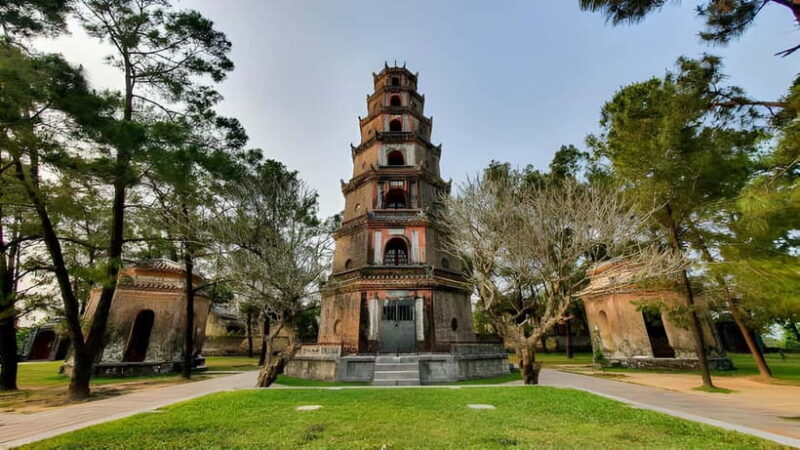 Hue: Dragon Boat Cruise, Imperial Citadel, & Market Day Trip - Key Points