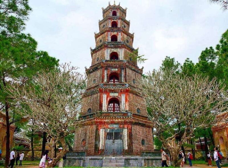 Hue : Dragon Boat Cruise to Thien Mu Pagoda and Tombs - FAQ