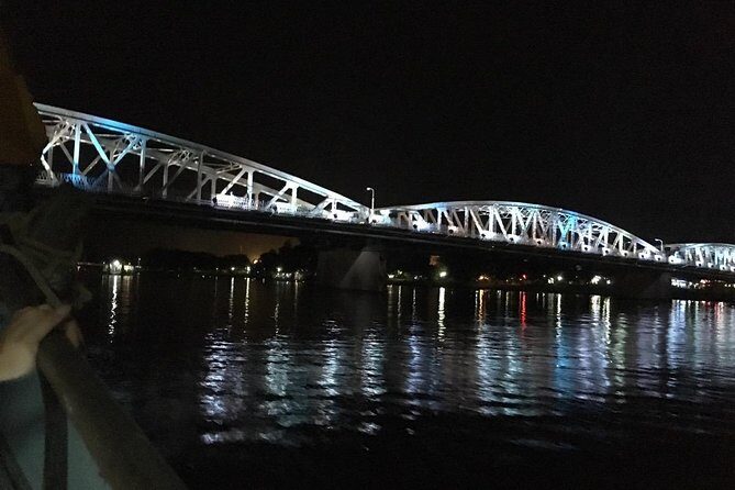 Hue : Enjoy Night City Cyclo Tour & Happy Dinner - Key Points