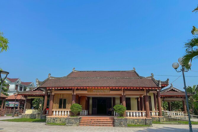 Hue Hoi An Bus Tour Sightseeing via Hai Van Pass 4 Stops - FAQ