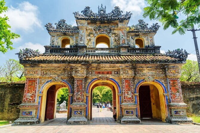 Hue Imperial City & Hai Van Pass Full Day Tour - Savoring Hue-Style Lunch