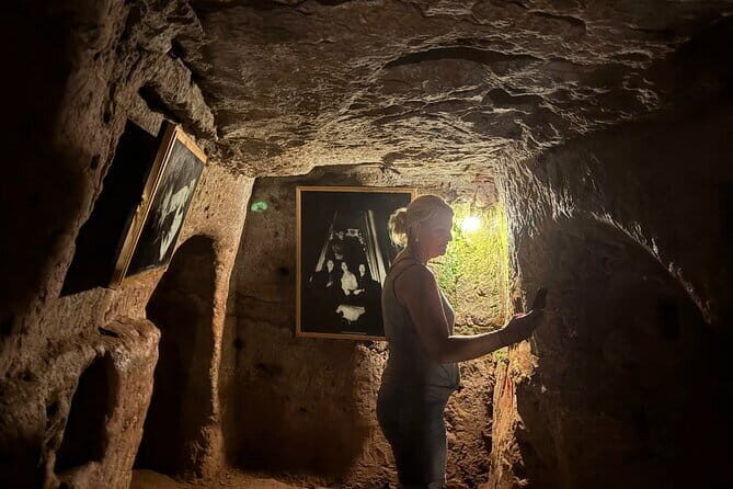 Hue: Royal Tombs, Pagoda, Perfume River by Dragon Boat & Car - FAQ