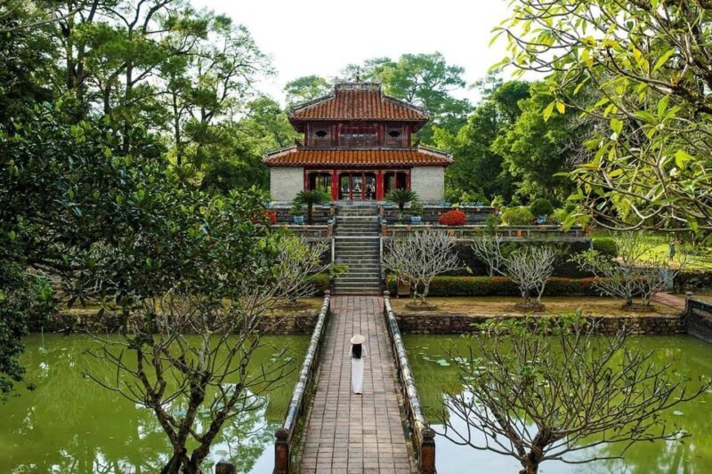 Hue : Royal Tombs- Thien Mu Pagoda- Dragon Boat Private Tour - What the Reviews Say