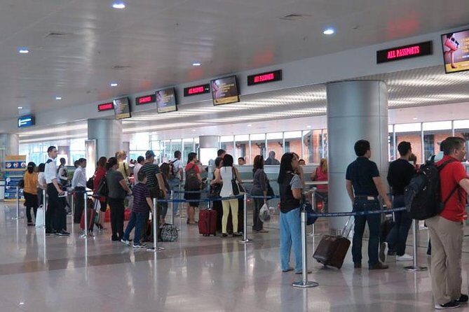 Hue to Da Nang/ Hoi An or vice versa by private taxi. - Key Points