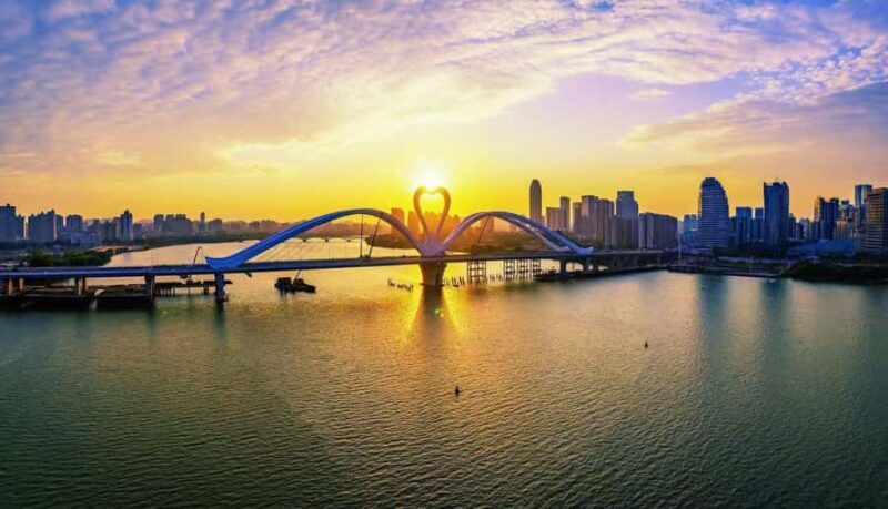 Huizhou Old Town City Walk  Lake, History & Local Life Tour - A Walk Through Huizhou’s Historic & Cultural Landscape