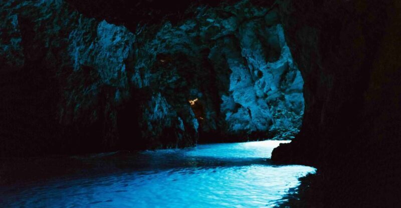 Hvar: Blue and Green Caves Boat Tour with Stiniva Beach - Key Points