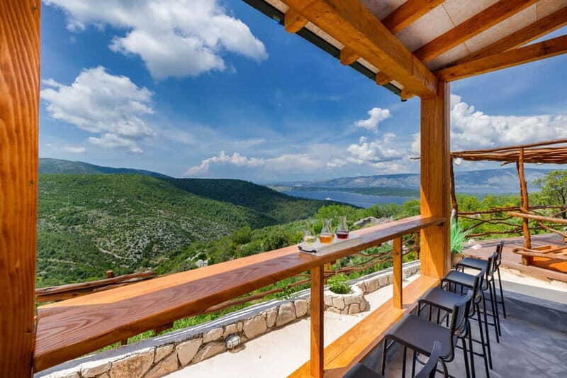Hvar Island E-Bike Tour with Wine Tasting and Starters - What Makes This Tour Stand Out?