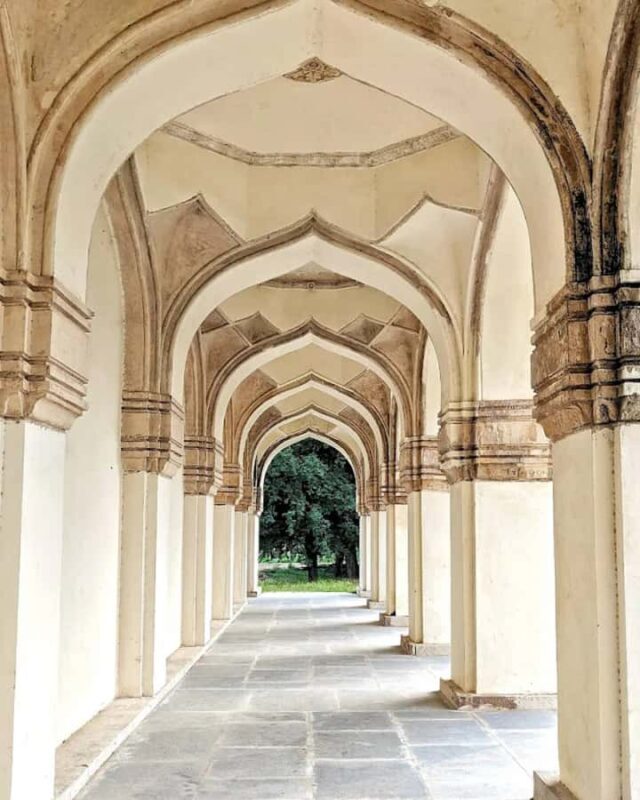 Hyderabad: Charminar, Golconda Fort & Qutub Shahi Tombs Tour - Authentic Experiences and Hidden Gems