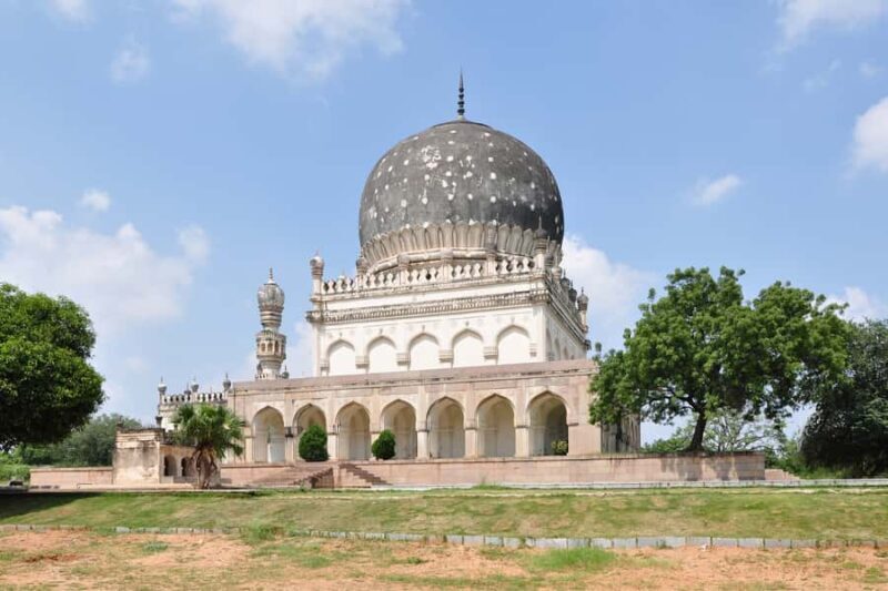 Hyderabad Full-Day City Tour by Car with Guide & Entry Fee - Key Points